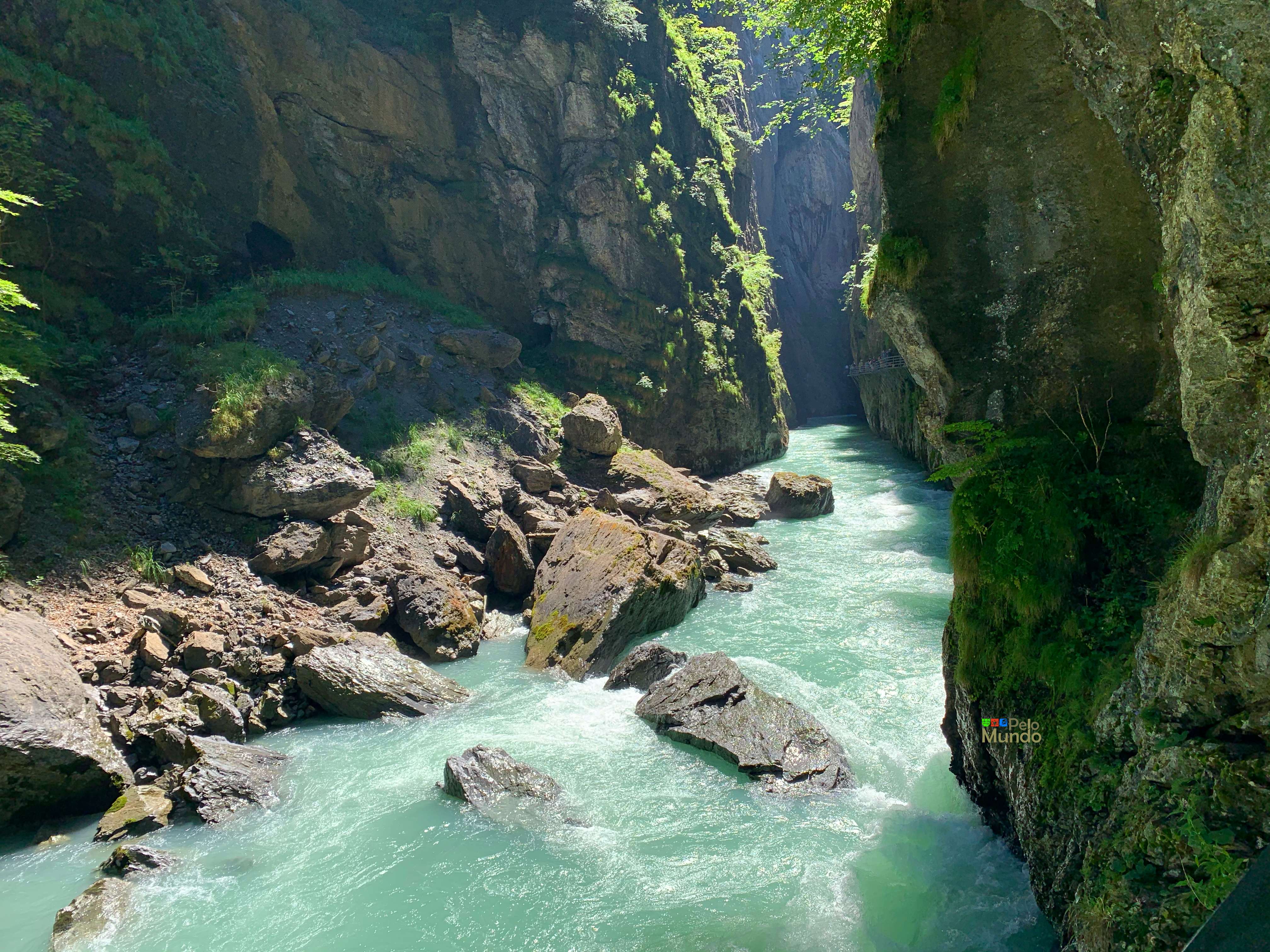 Aareschlutch, o desfiladeiro por onde passa o rio Aare - Guia Pela Suíça
